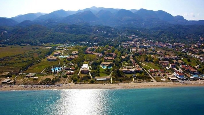 Acharavi großer Strand im Norden von Korfu - atCorfu.com