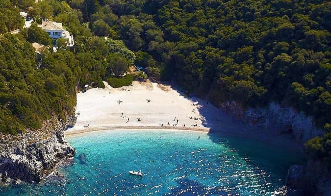 Παραλία Ροβινιά στην Κέρκυρα - atCorfu.com